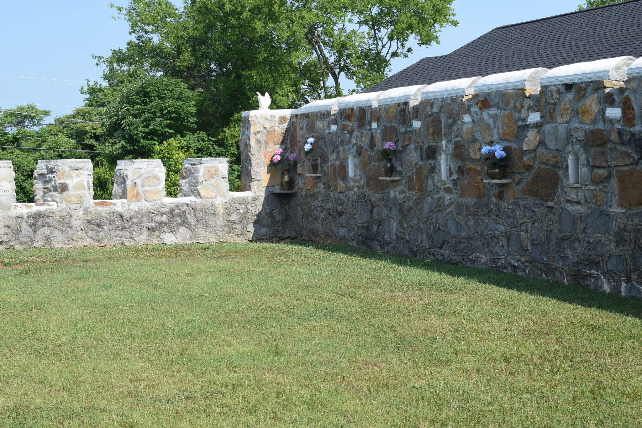Peaceful Side Spotlight | Millennium Manor Castle - Blount Tourism